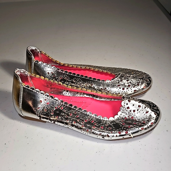 D-Signed Disney | Shoes | Dsigned Disney Silver Whot Pink Cut Outs ...